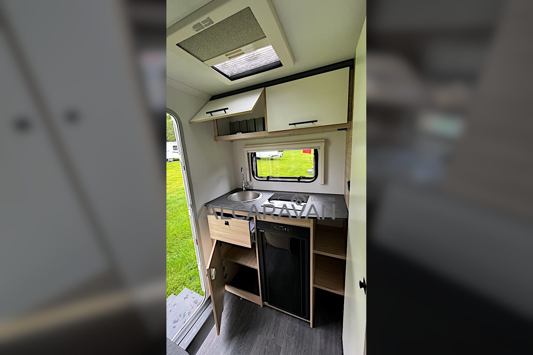 3 plazas Easy 350 CP (catálogo 2024) - Valcaravan